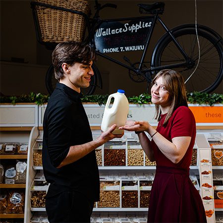DD1217 – Jenni Smith – Shopping – CRS Publicity